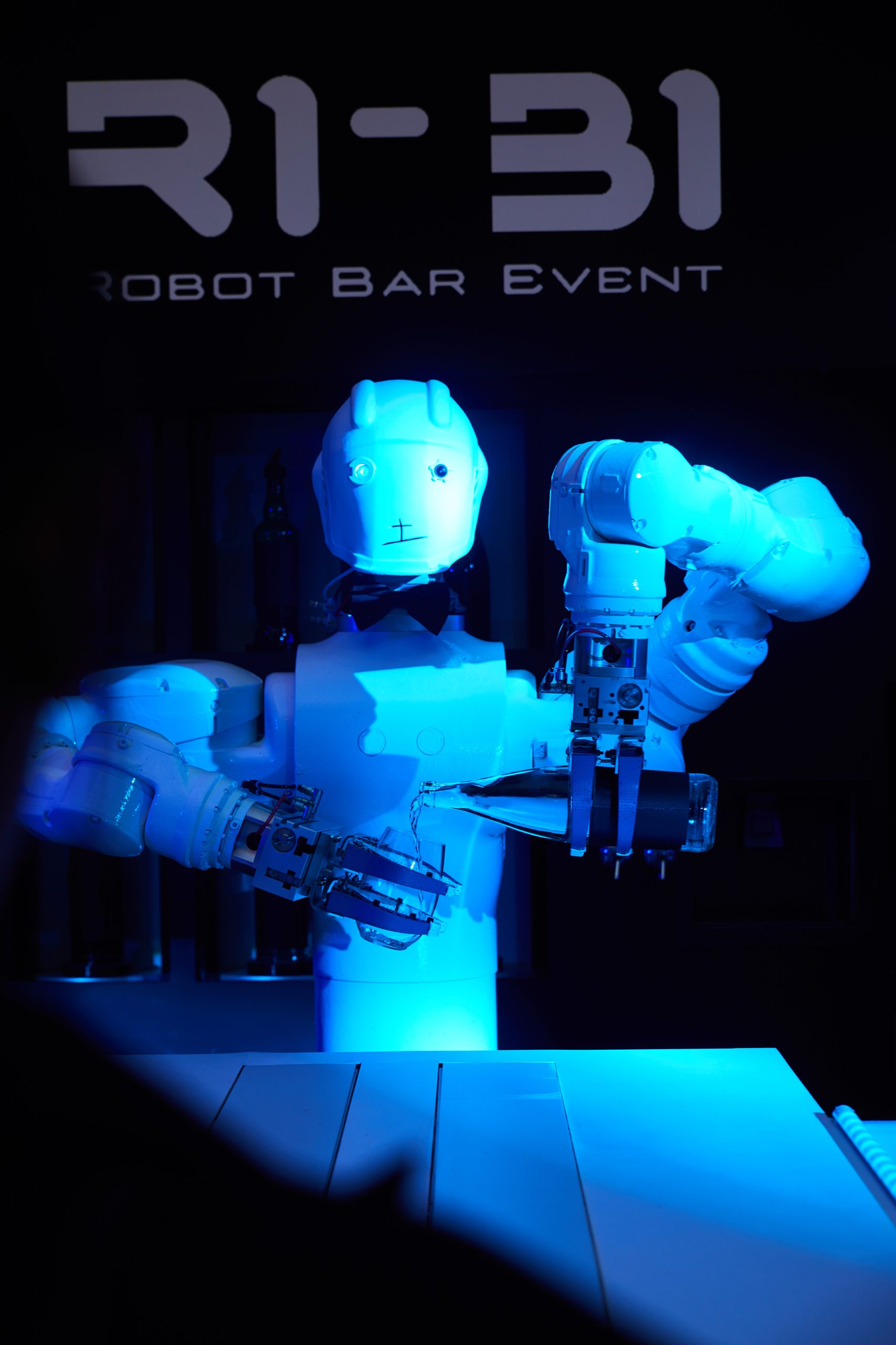 Hors-Concept presents R1-B1, robot-barman to serve you! - en - Say Who