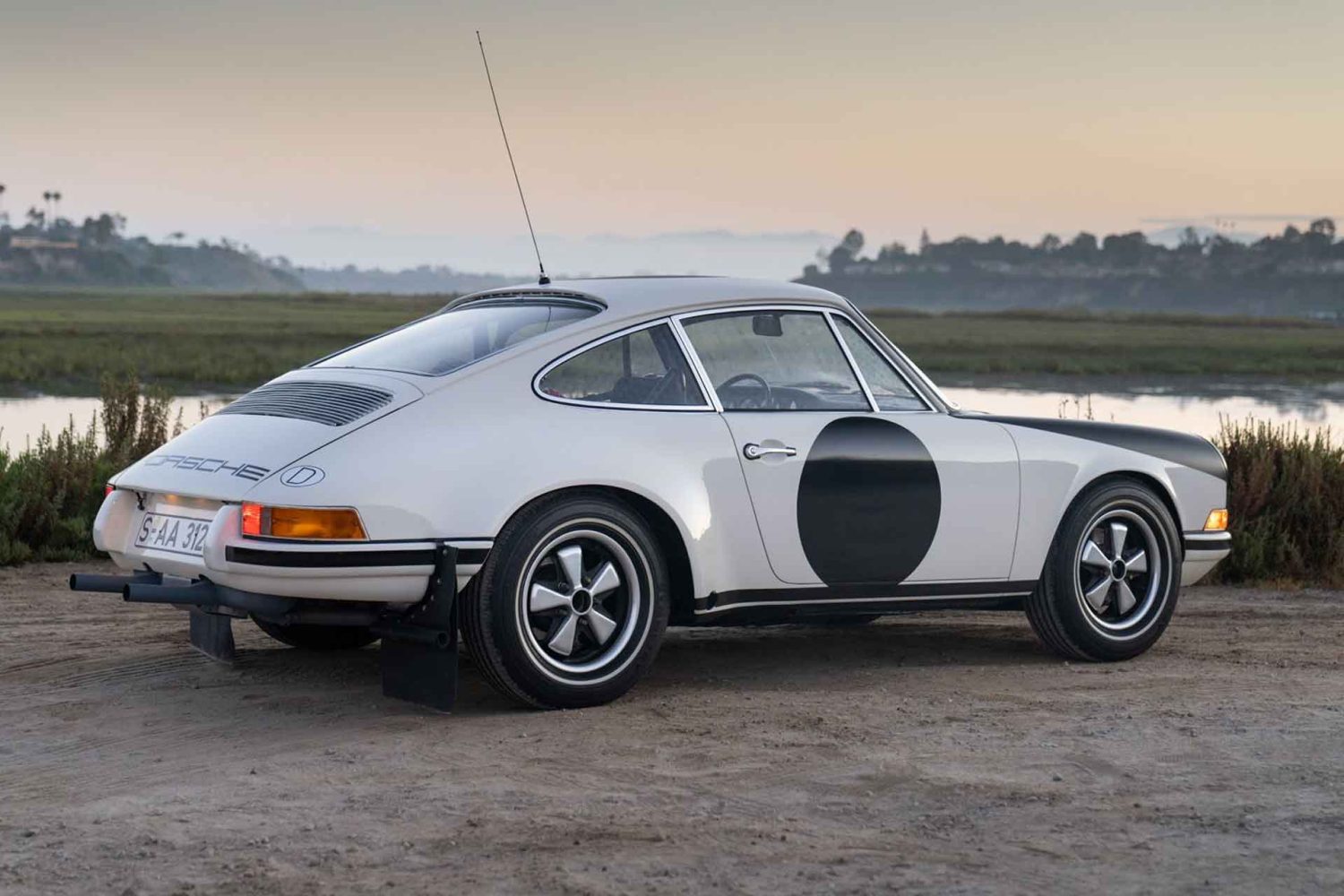 Porsche 911 ST Rally X Gooding&co : out of Africa