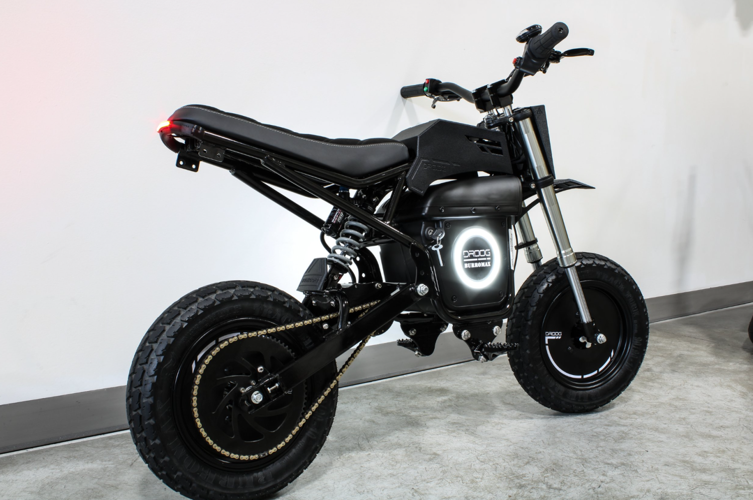 Droog x Burromax TT: A Touch of Charm