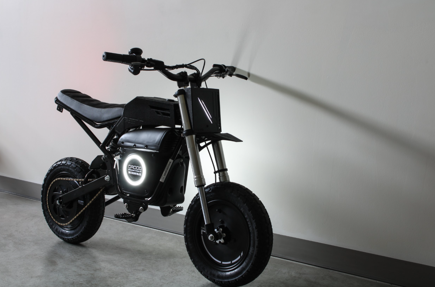 Droog x Burromax TT: A Touch of Charm